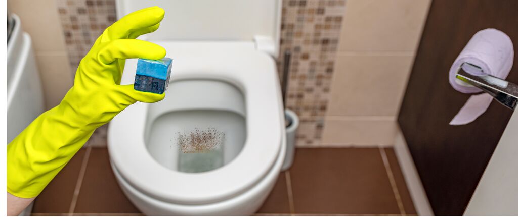 Zwarte vlekken in je wc-pot: tips voor een witte bodem