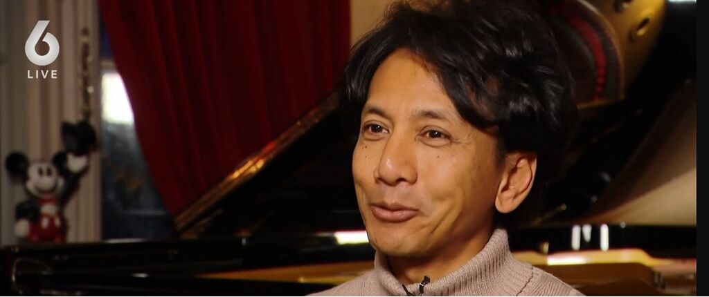 Wibi Soerjadi viert 55e verjaardag met Myrthe (23) op de Malediven